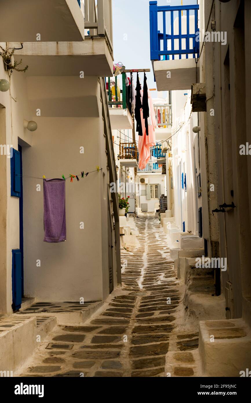 Narrow stone walkways of Mykonos Island, Greece Stock Photo - Alamy