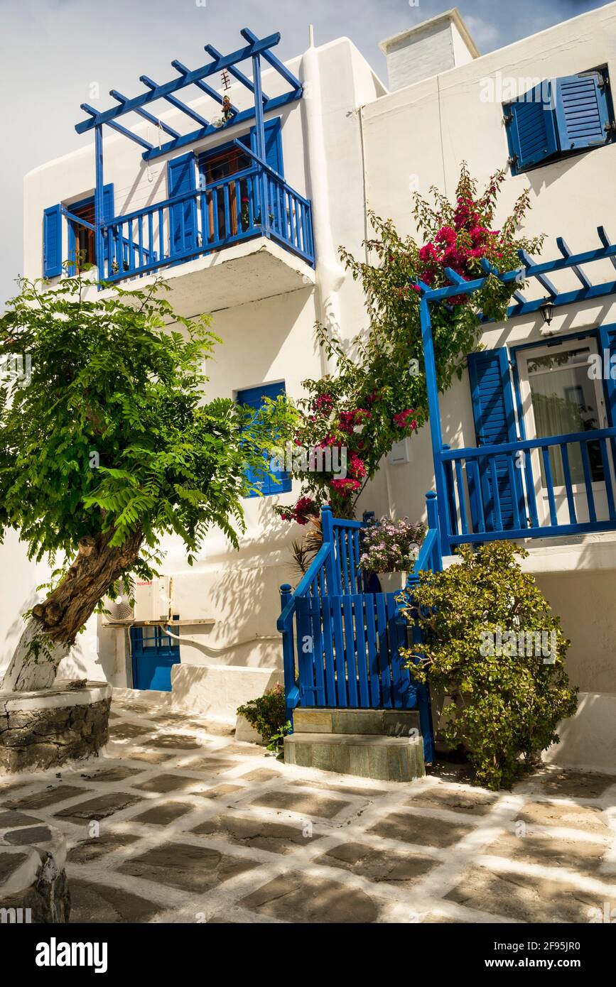 Cycladic architecture on the Greek Island of Mykonos Stock Photo - Alamy