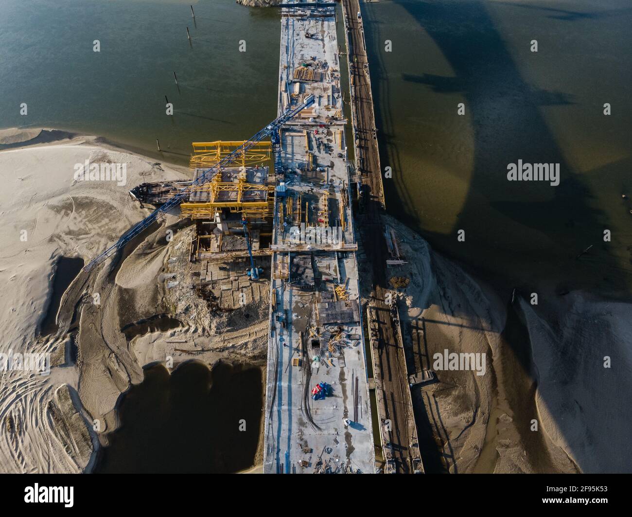 Bridge aerial view high angle hi-res stock photography and images - Alamy