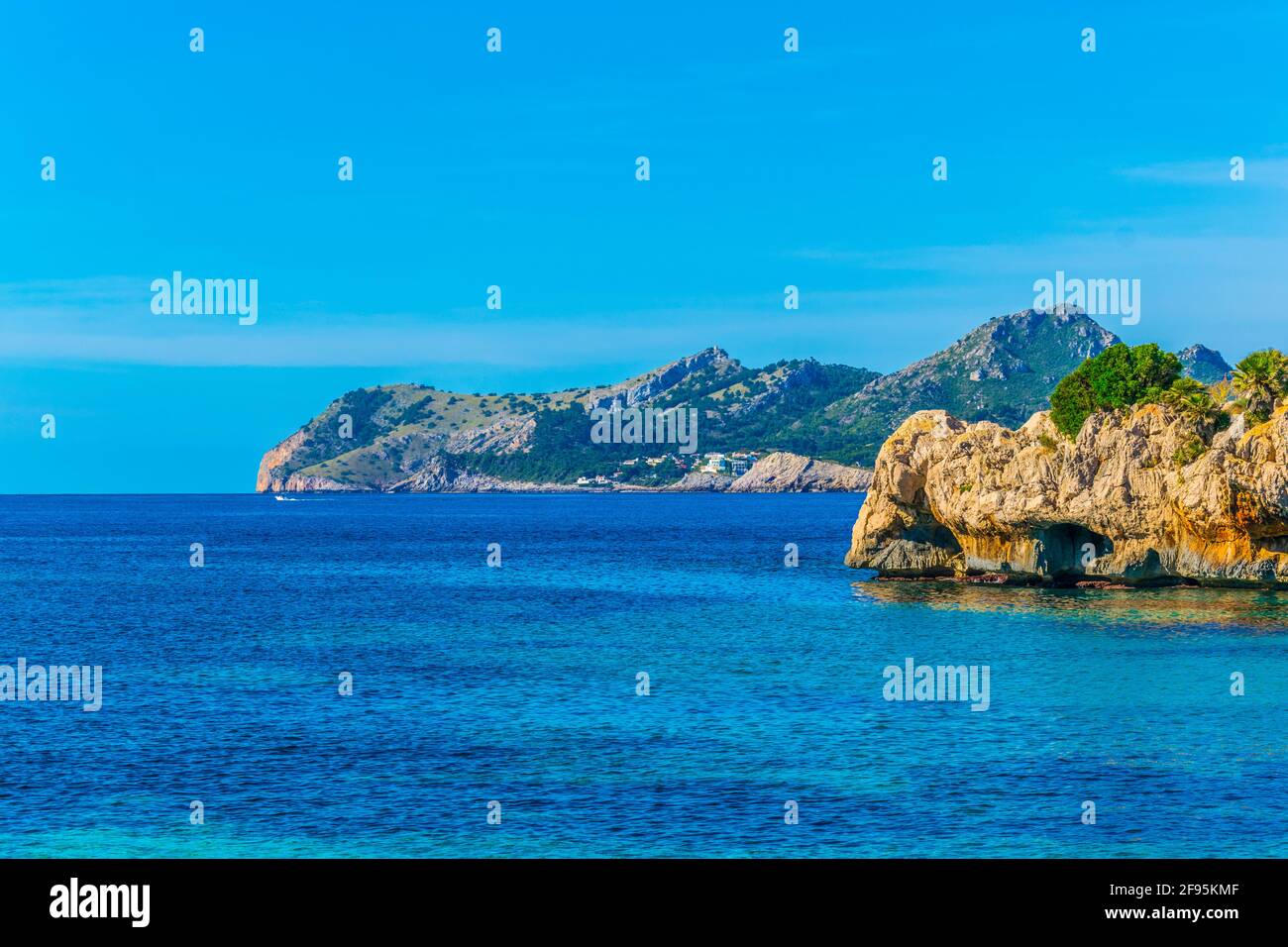 Majorca cap vermell hi-res stock photography and images - Alamy