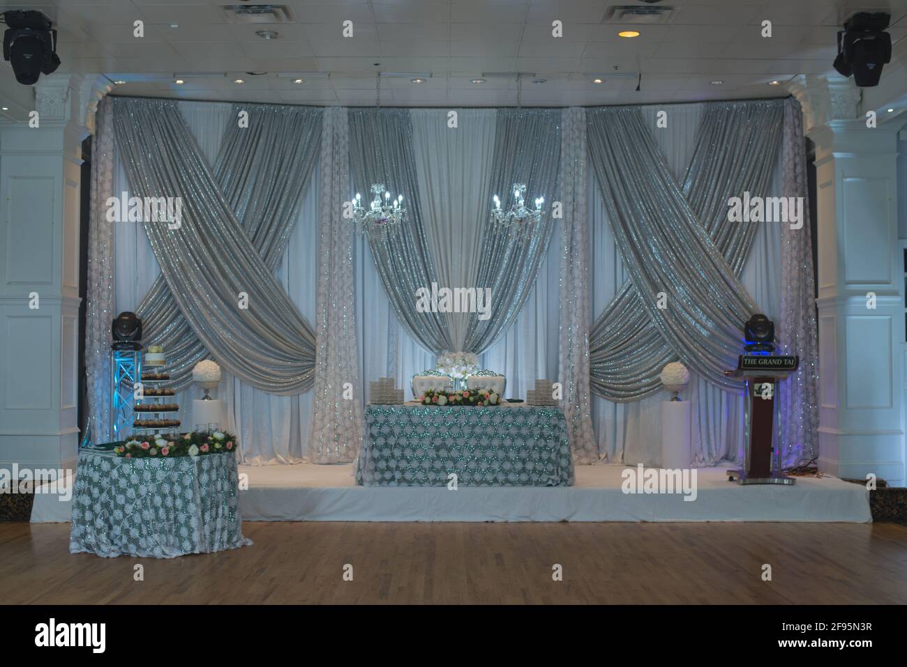 Marriage stage background hi-res stock photography and images - Alamy