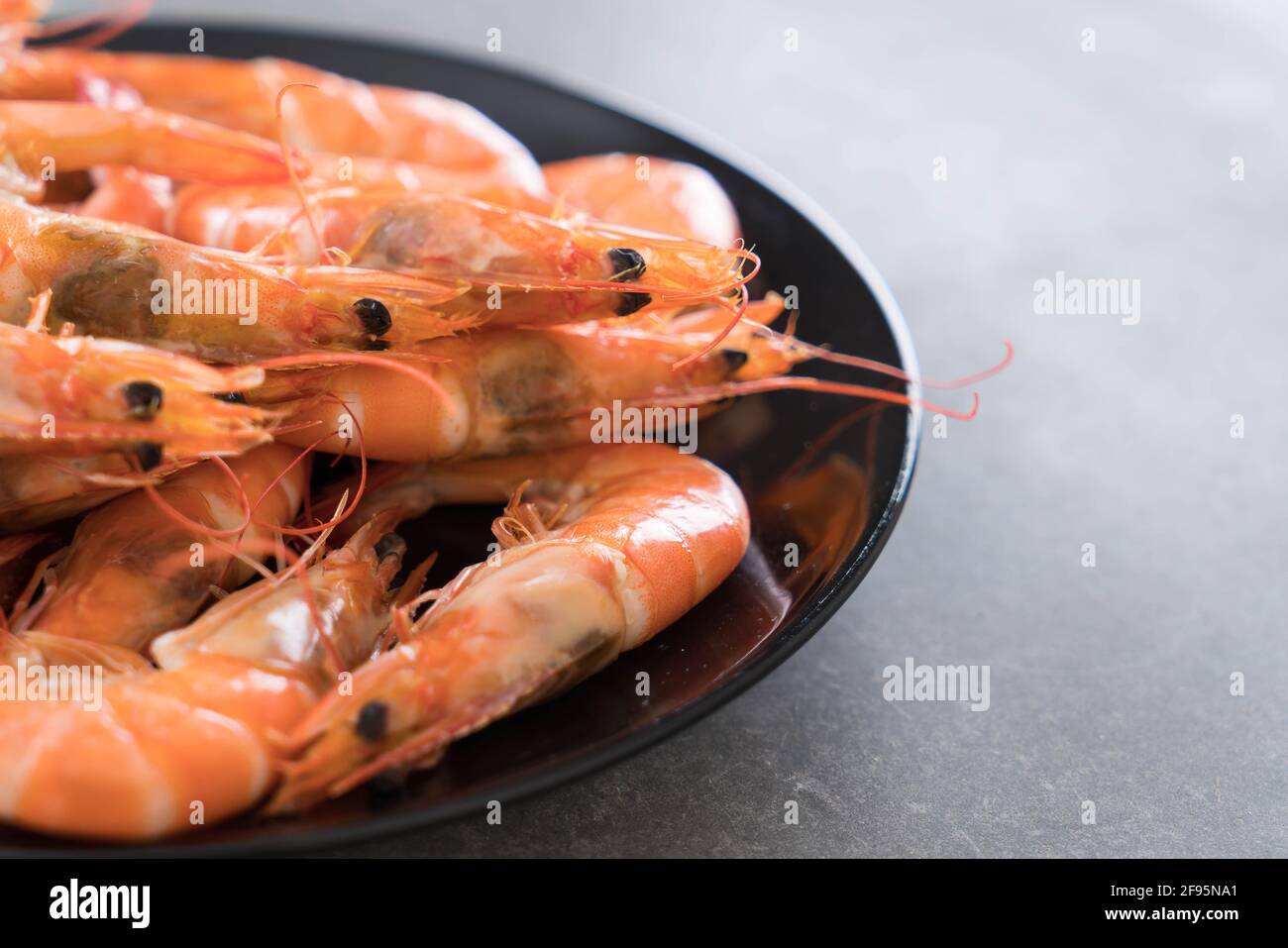 Grilled prawns with salt hi-res stock photography and images - Alamy
