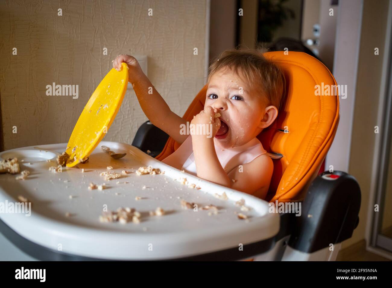 Child food plate hi-res stock photography and images - Alamy
