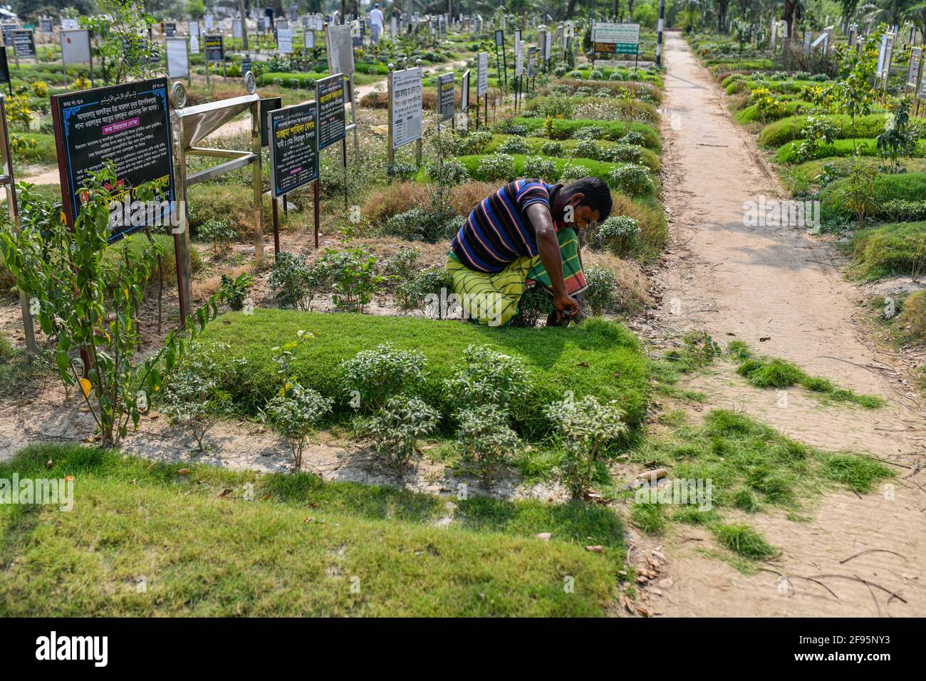 Rayer bazar graveyard hi-res stock photography and images - Alamy