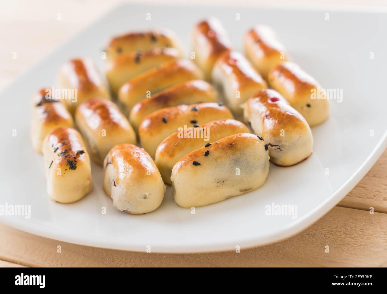 Ancient chinese plate hi-res stock photography and images - Alamy