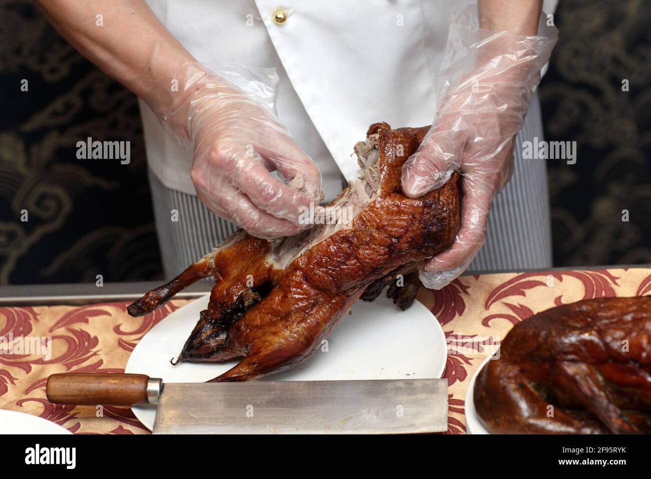 Chef cooking peking duck in the chinese restaurant Stock Photo - Alamy