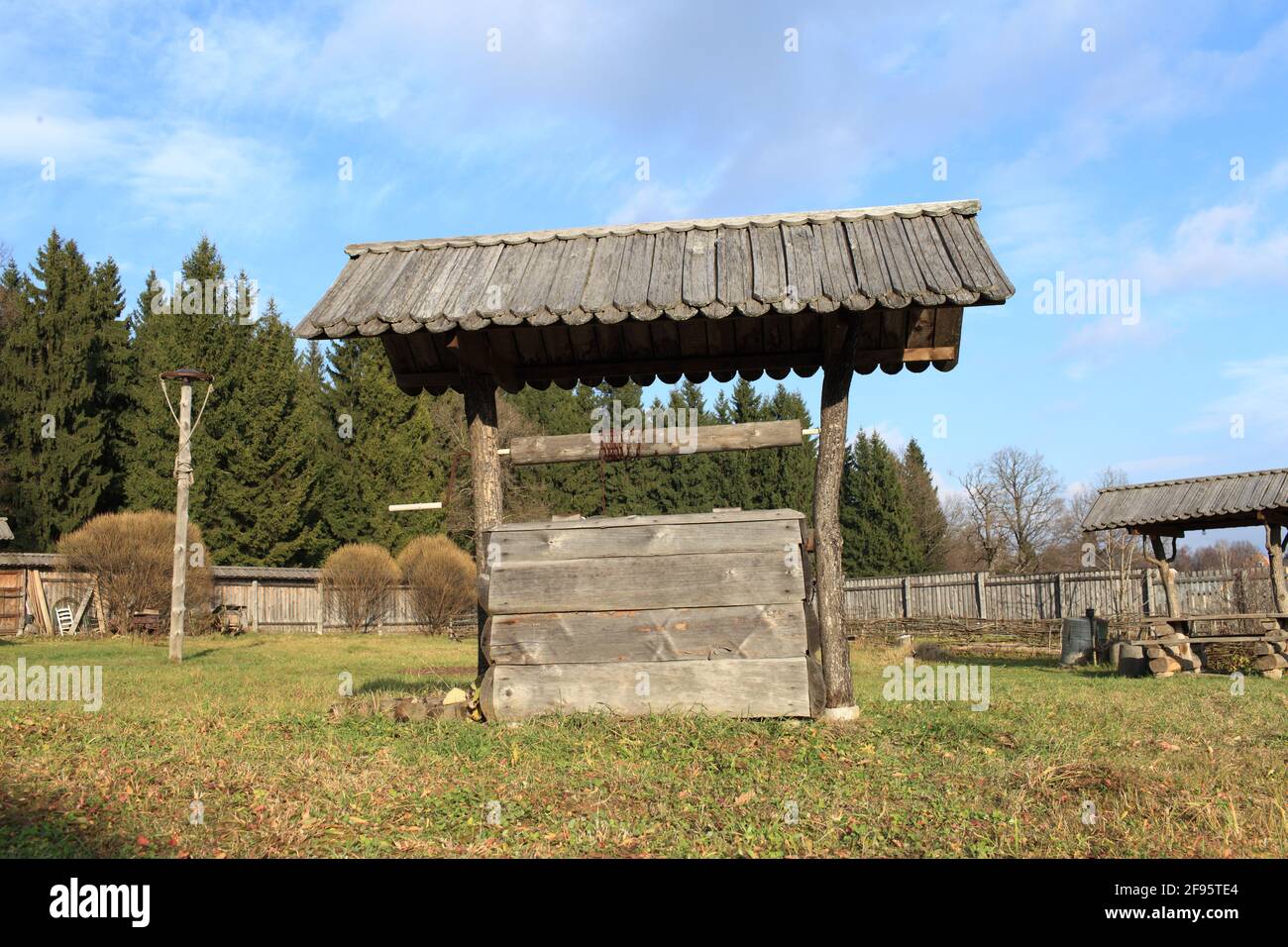 Wishing well roof hi-res stock photography and images - Alamy