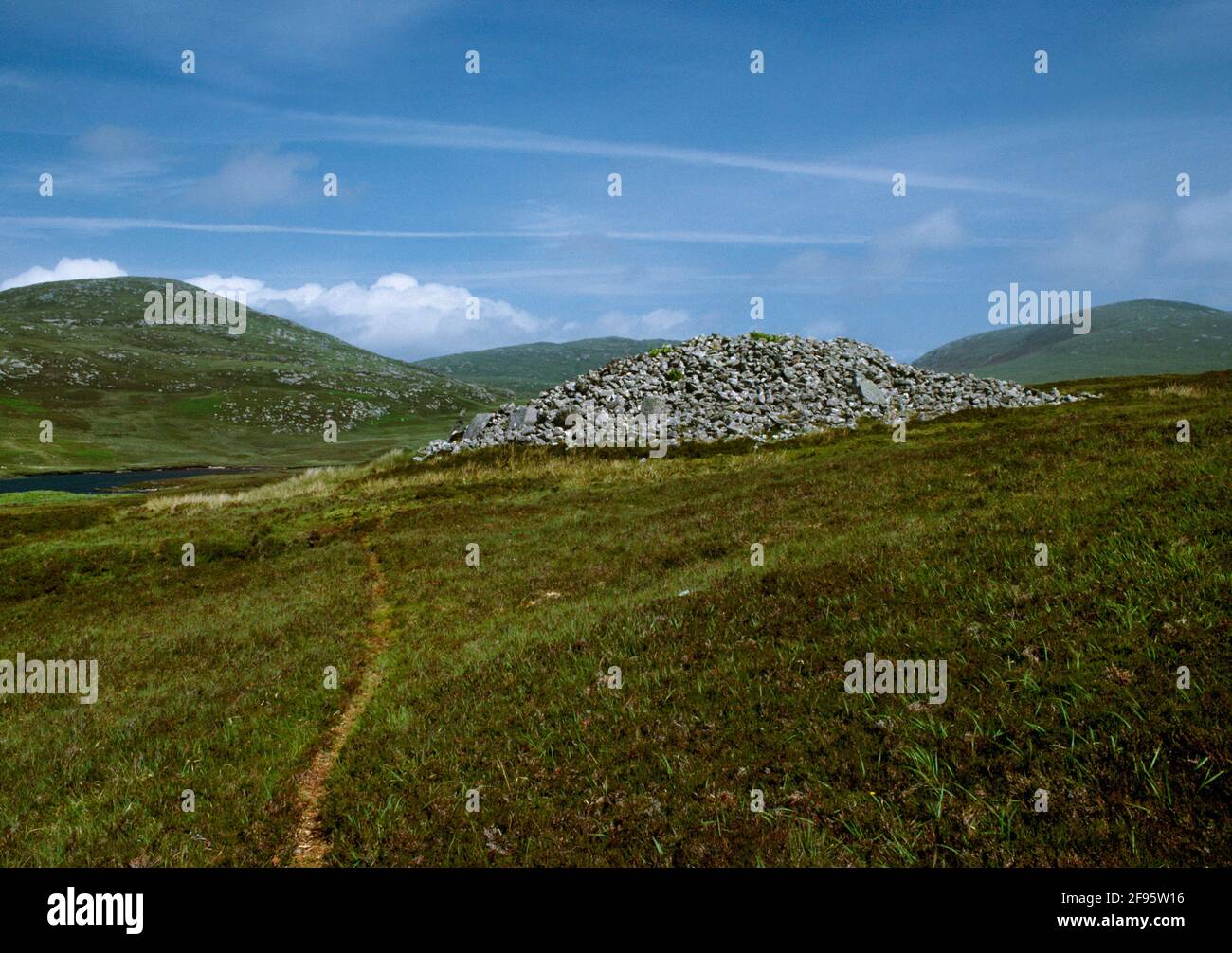 Neolithic chambered cairn south uist hi-res stock photography and ...