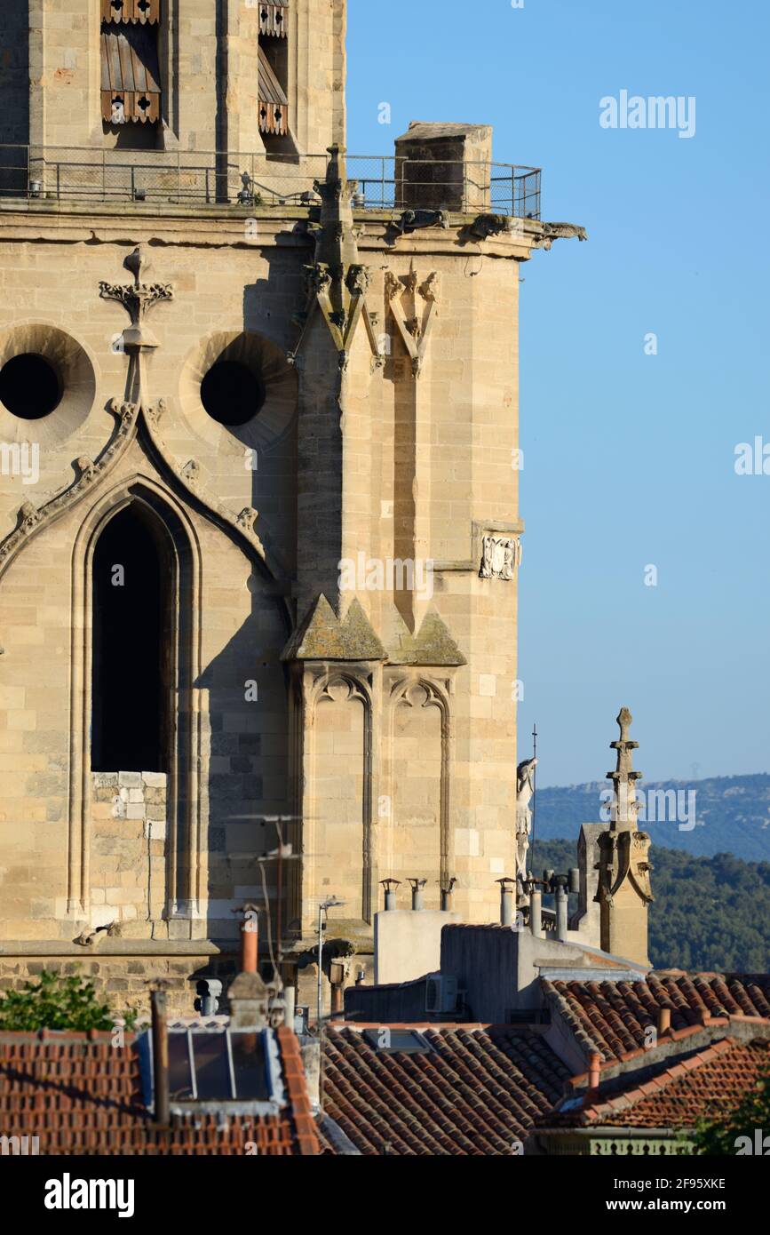 Gothic arch window hi-res stock photography and images - Alamy