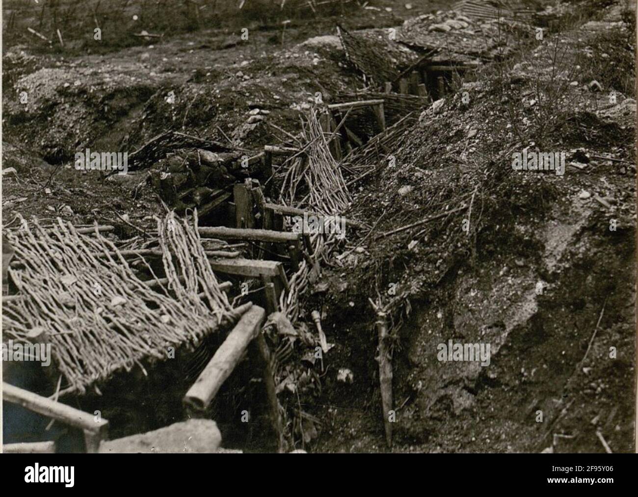 First world war italian trenches hi-res stock photography and images ...