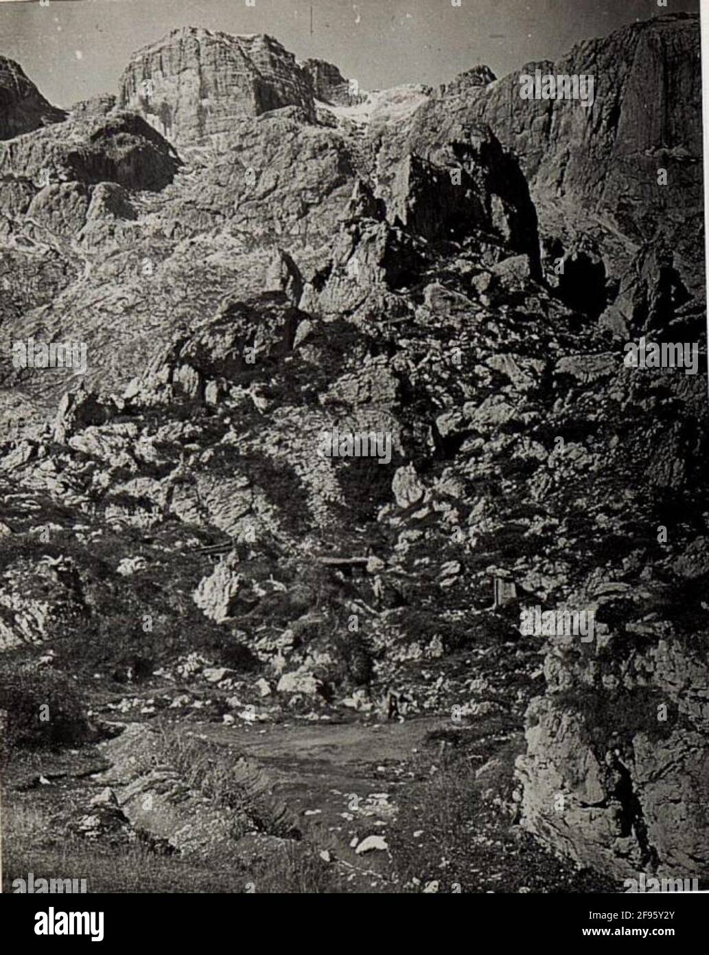 Second line features hi-res stock photography and images - Alamy