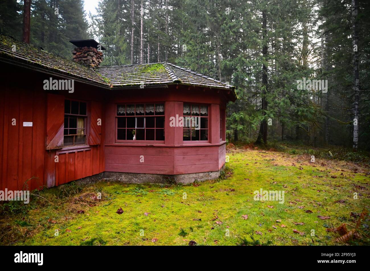 Mist cabin hi-res stock photography and images - Alamy