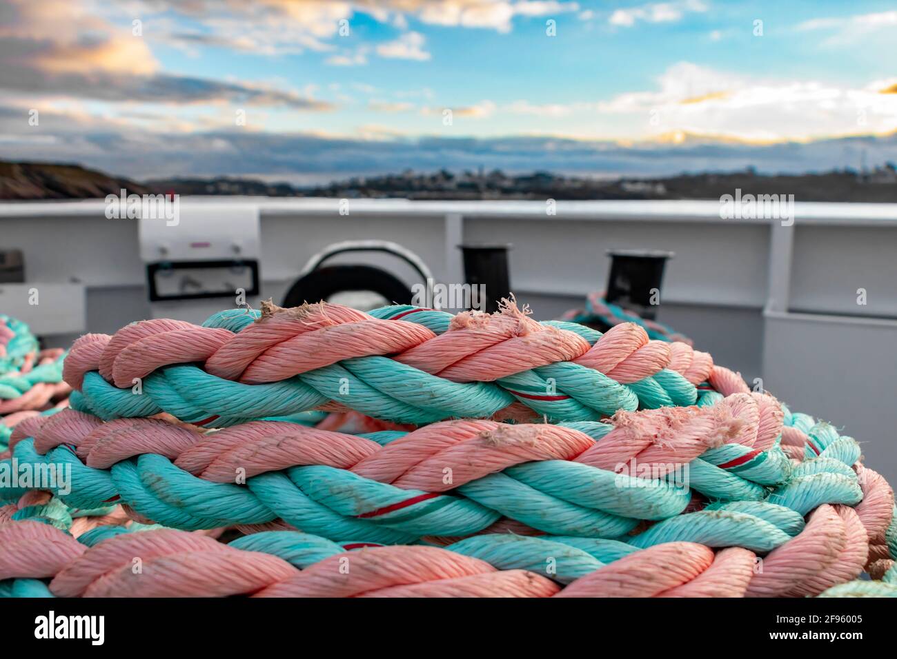 Frayed mooring rope hi-res stock photography and images - Alamy