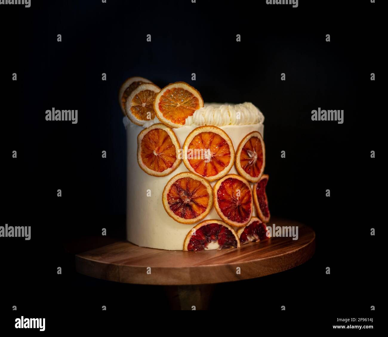 Black cake stand hi-res stock photography and images - Alamy