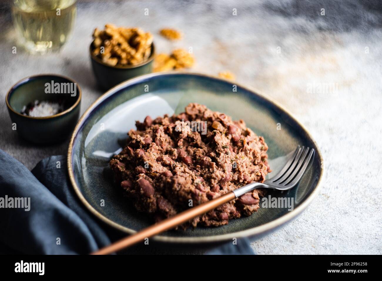 Traditional georgian bean dish with walnuts Stock Photo - Alamy