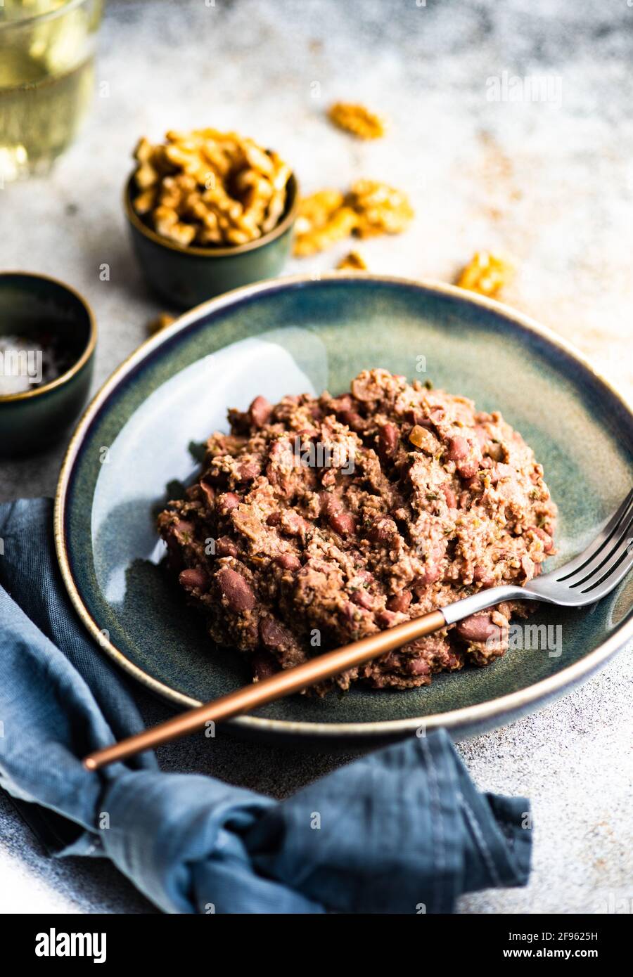 Traditional georgian bean dish with walnuts Stock Photo - Alamy