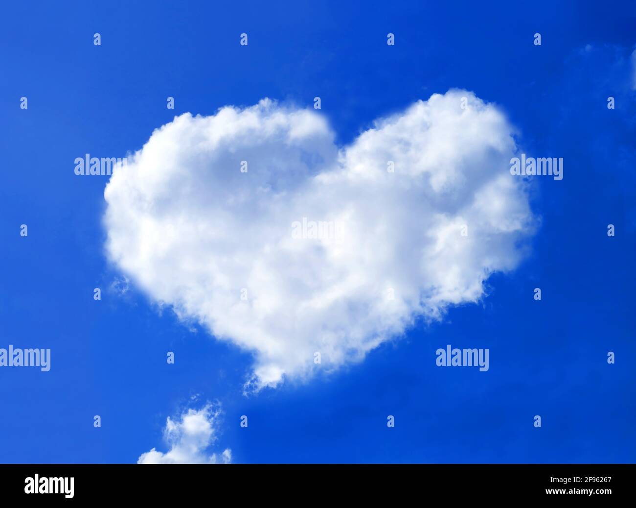 Heart shaped love cloud clouds hi-res stock photography and images - Alamy