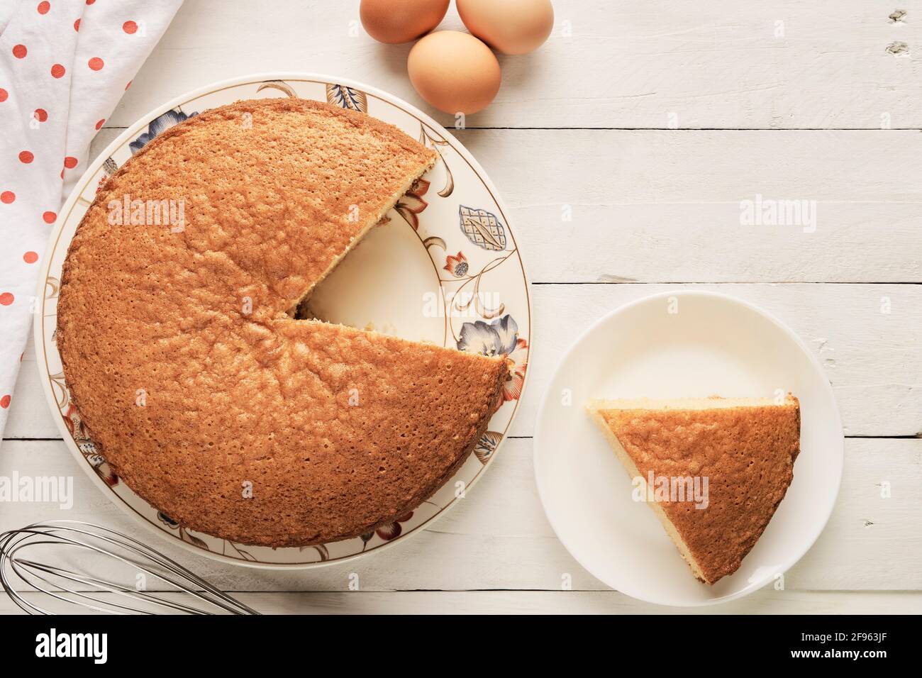 From white cake cut piece hi-res stock photography and images - Alamy