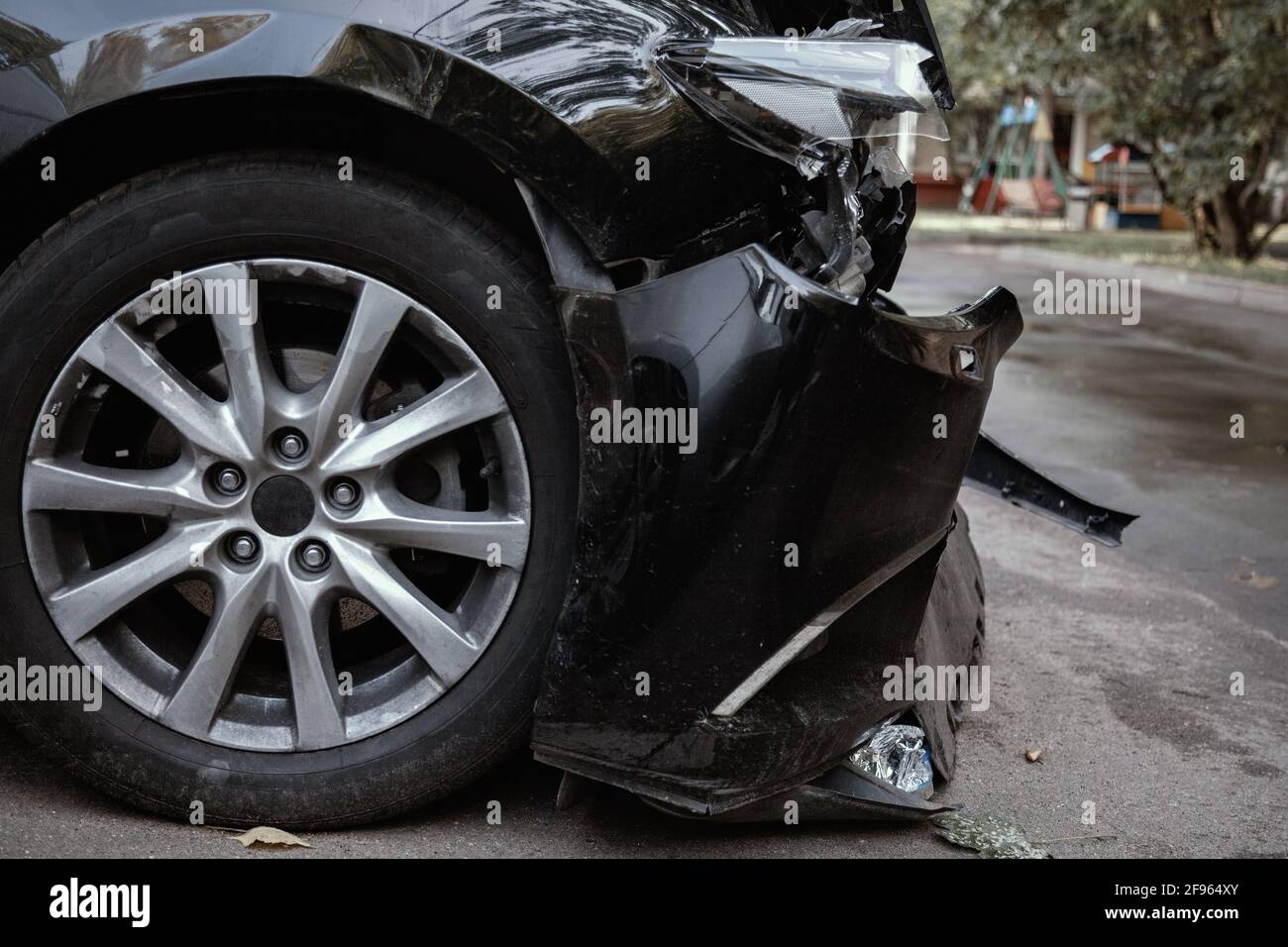 Car damaged in an accident hi-res stock photography and images - Alamy