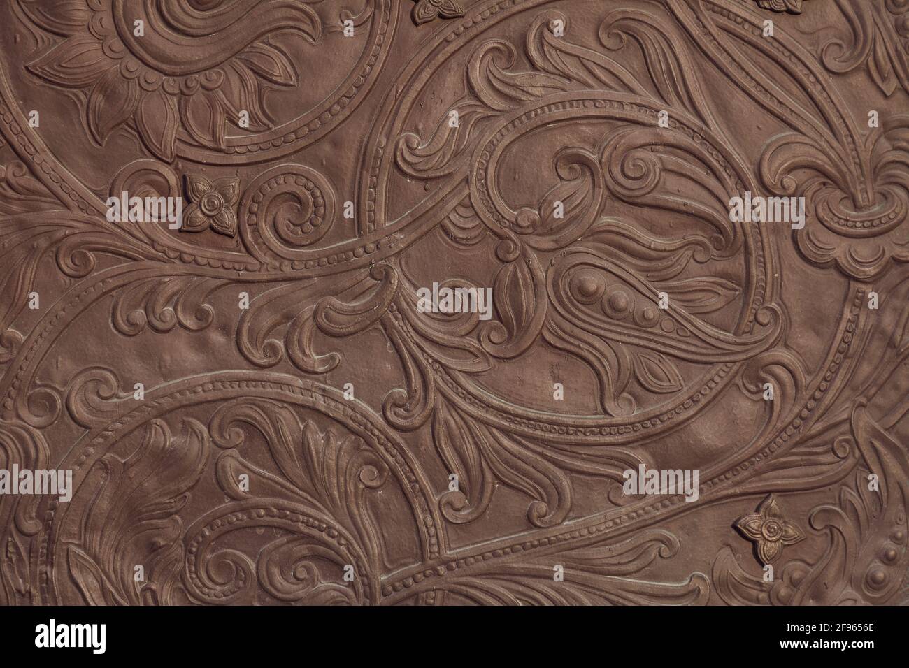 Embossed victorian wallpaper hi-res stock photography and images - Alamy