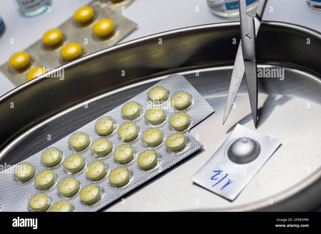 Medication blister pack hi-res stock photography and images - Alamy