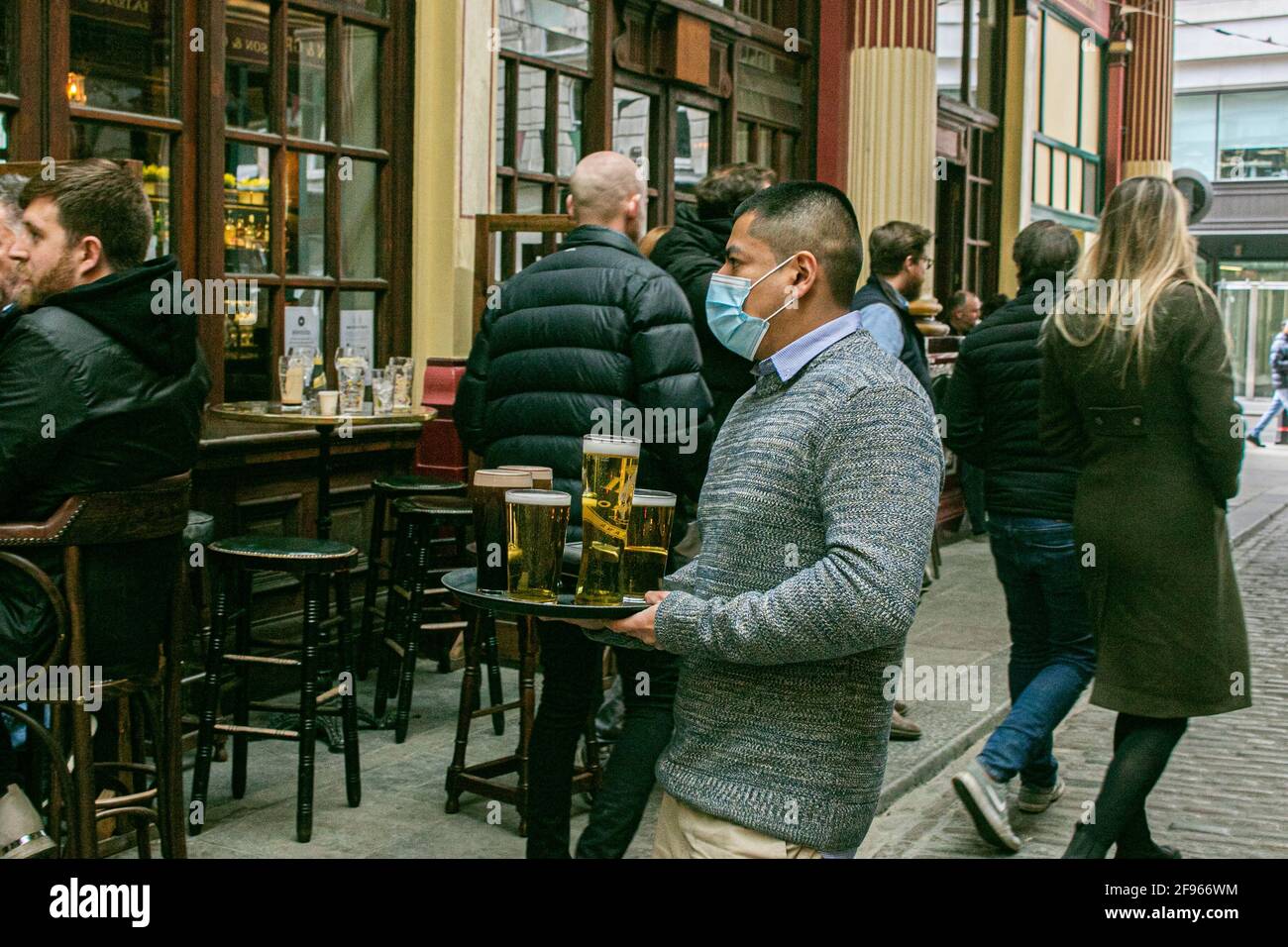 Waiter april 2021 uk hi-res stock photography and images - Alamy