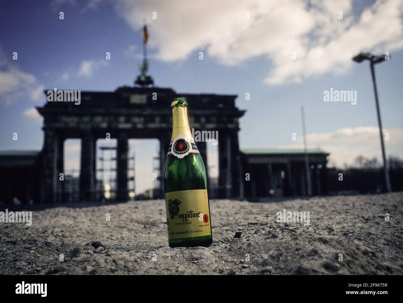 Fall of iron curtain hi-res stock photography and images - Alamy