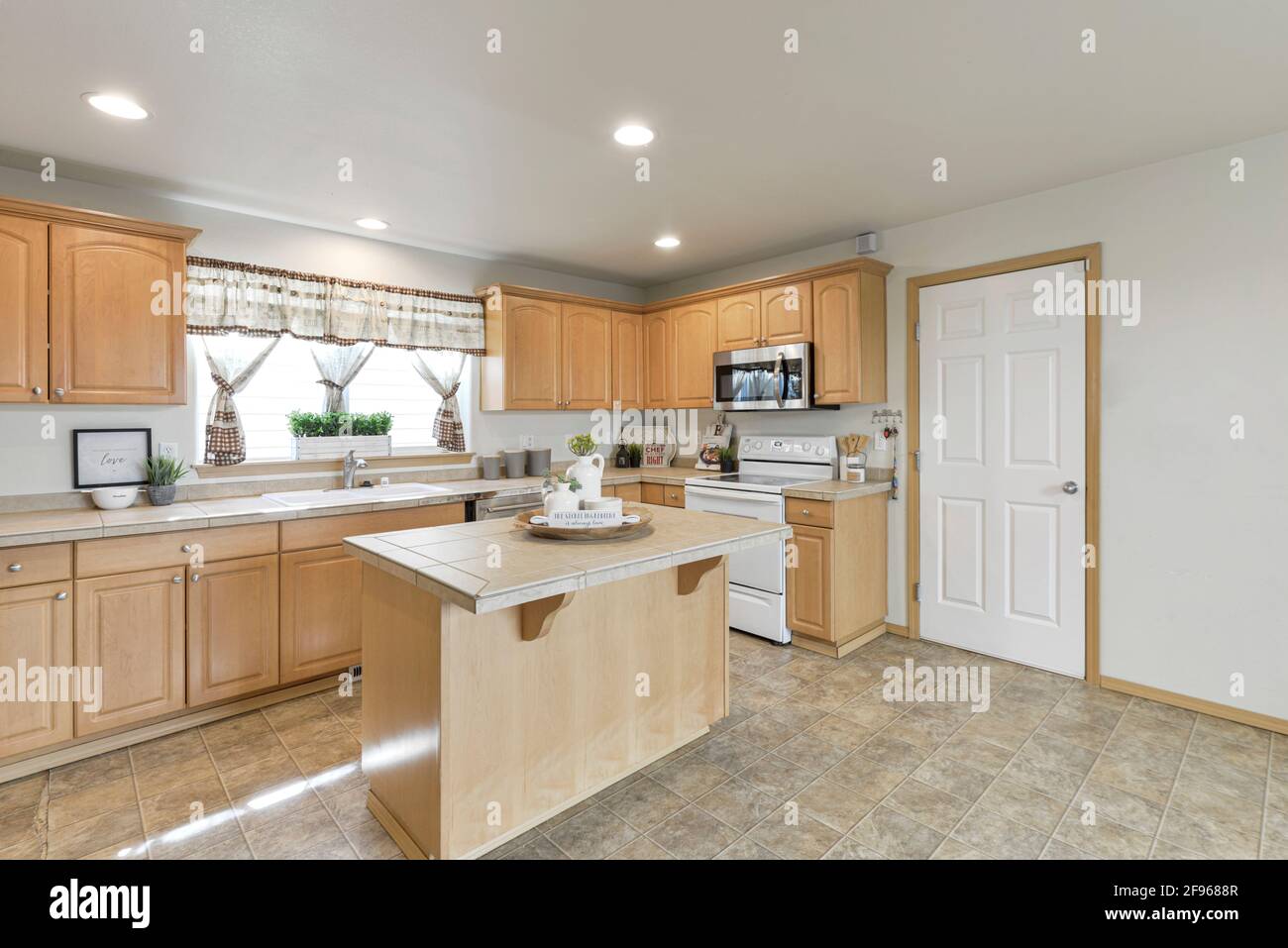 Modern residential kitchen interior Stock Photo - Alamy