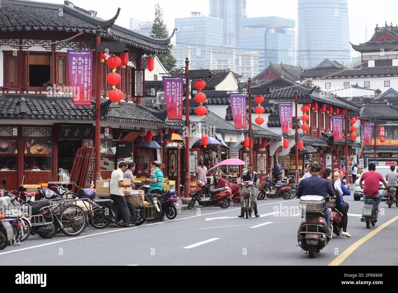 Fangbang hi-res stock photography and images - Alamy