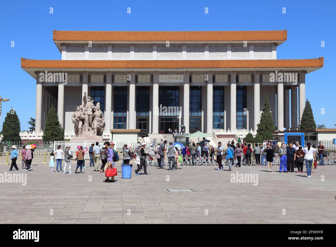 China, Peking / Beijing, Tian'anmen Square, Mao, Mao Zedong Mausoleum ...