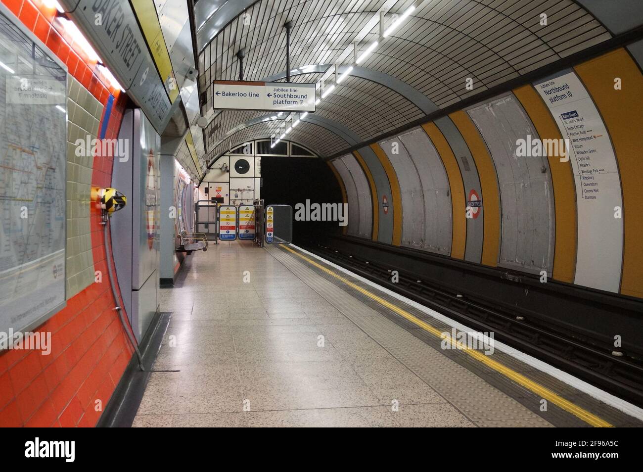 Bakerloo line underground station hi-res stock photography and images ...