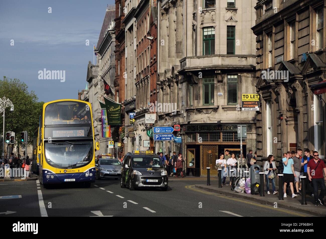 Get off dublin bus hi-res stock photography and images - Alamy