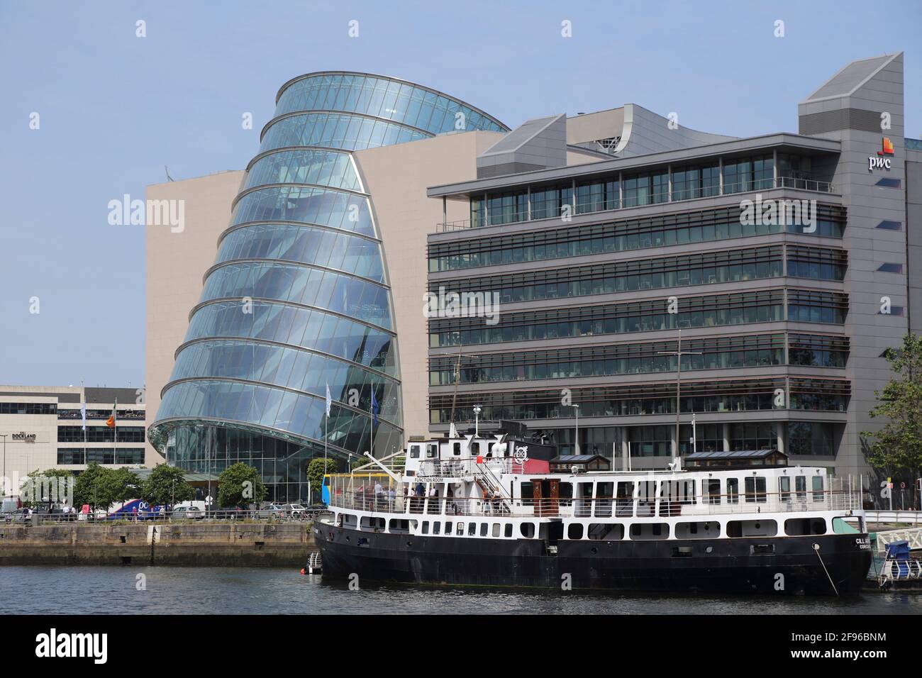 Ireland, Dublin, Liffey River N Wall Quay Docklands Stock Photo - Alamy