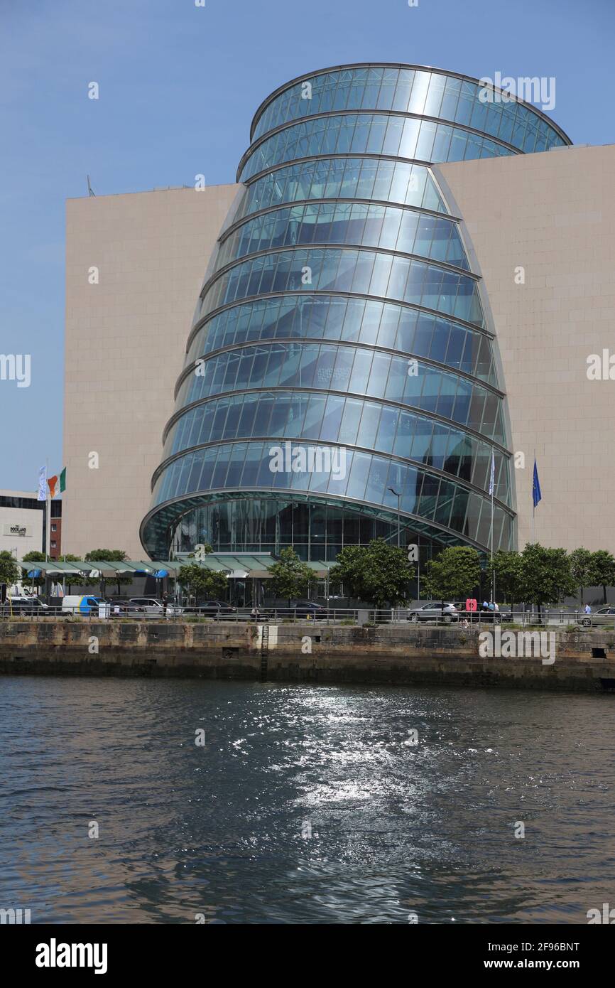 Ireland, Dublin, Liffey River N Wall Quay Docklands Stock Photo - Alamy