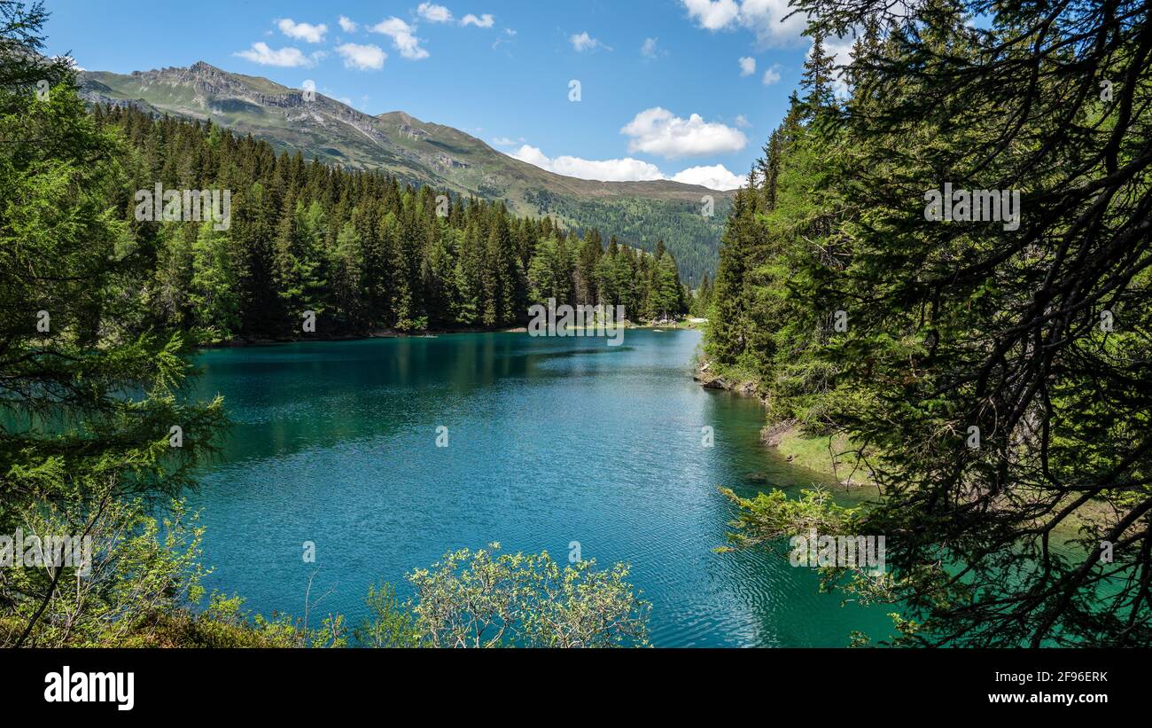Österreich, Tirol, Obernberger See, mountain lake, blue water Stock ...