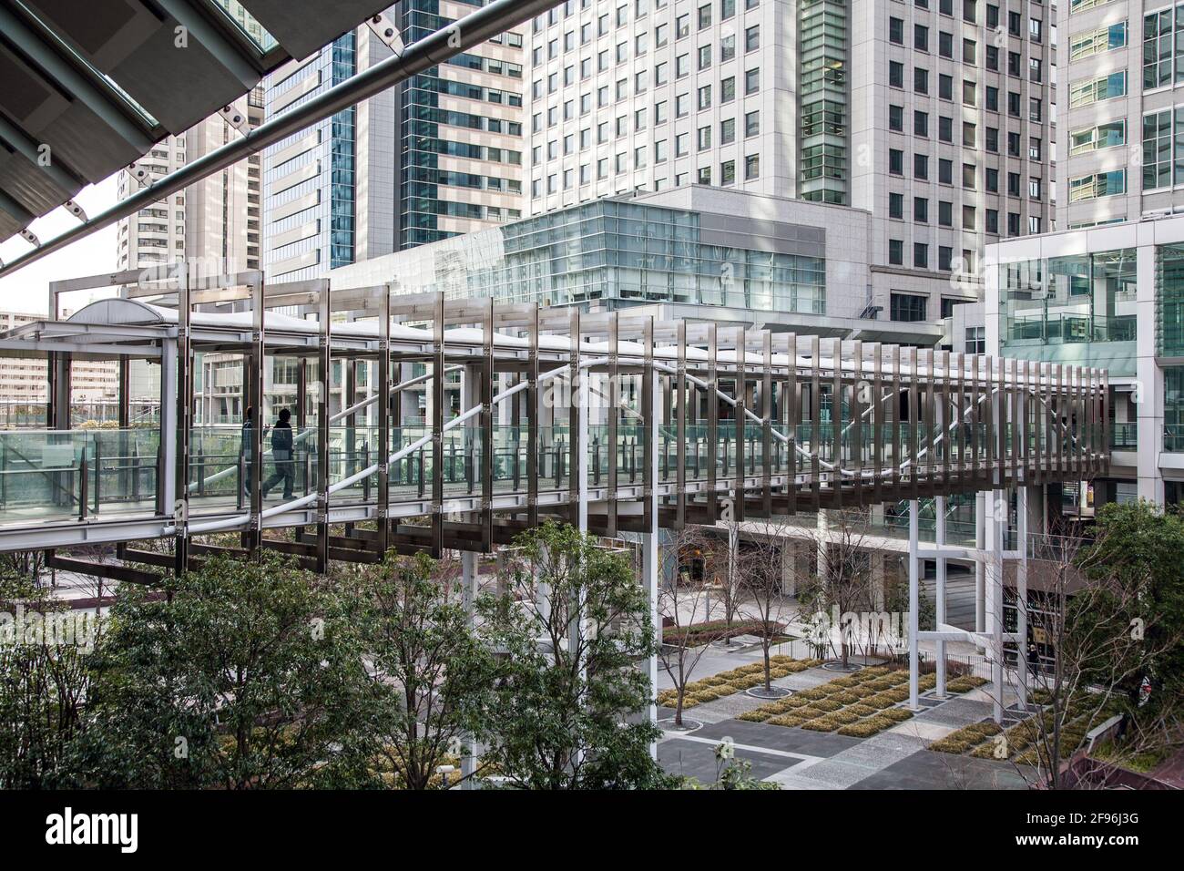 Walkway above ground in Shinagawa ward, Tokyo, Japan Stock Photo - Alamy