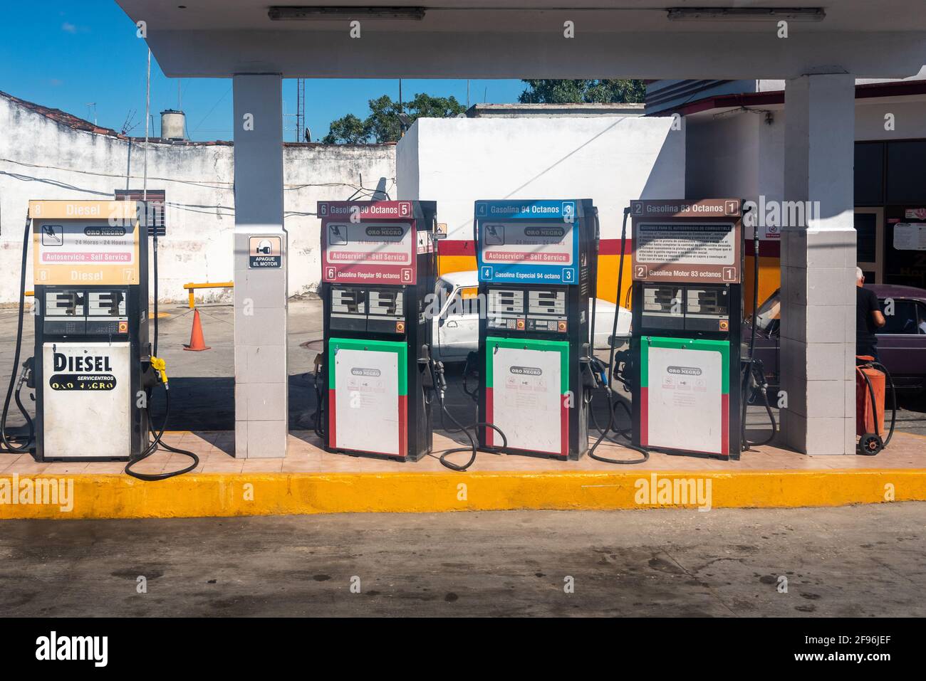 Cuban gas station hi-res stock photography and images - Alamy