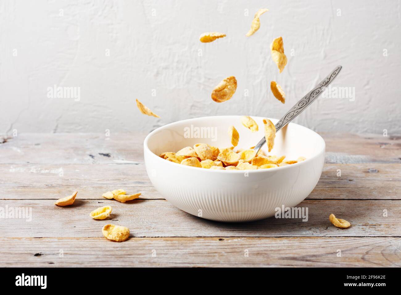Falling flakes of corn hi-res stock photography and images - Alamy