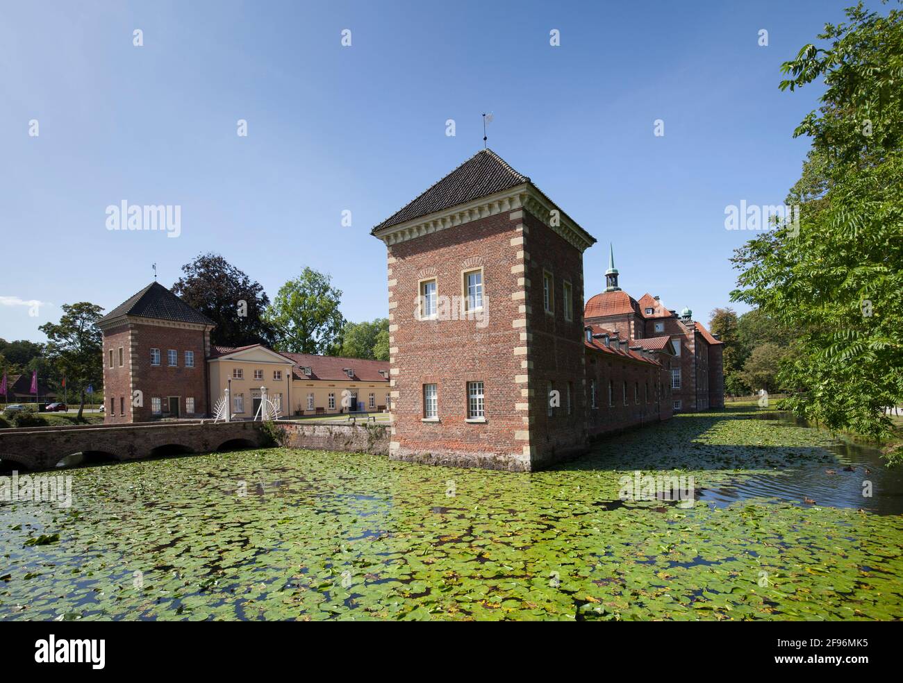 Velen castle hi-res stock photography and images - Alamy