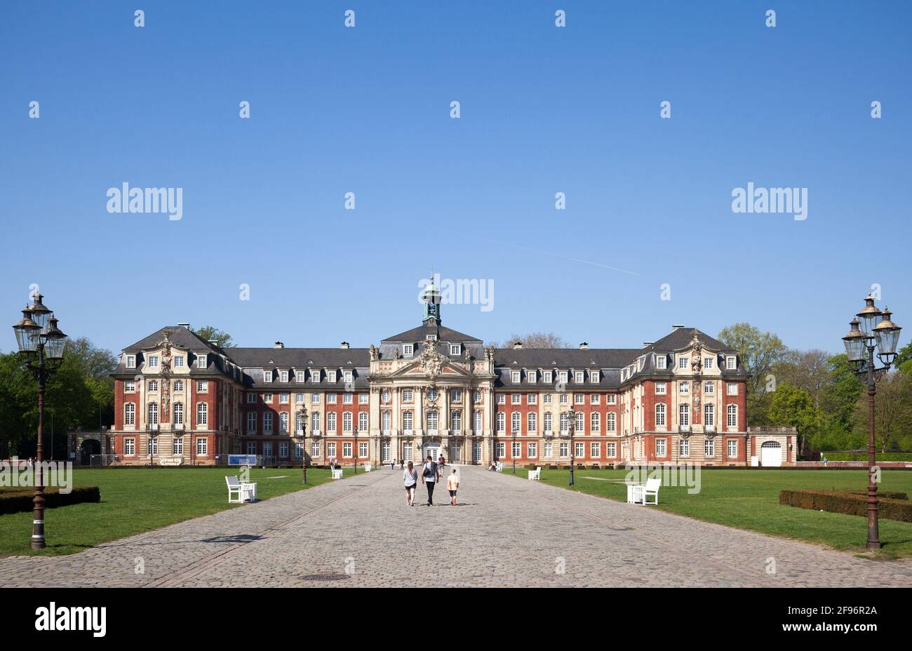 Castle muenster hi-res stock photography and images - Alamy