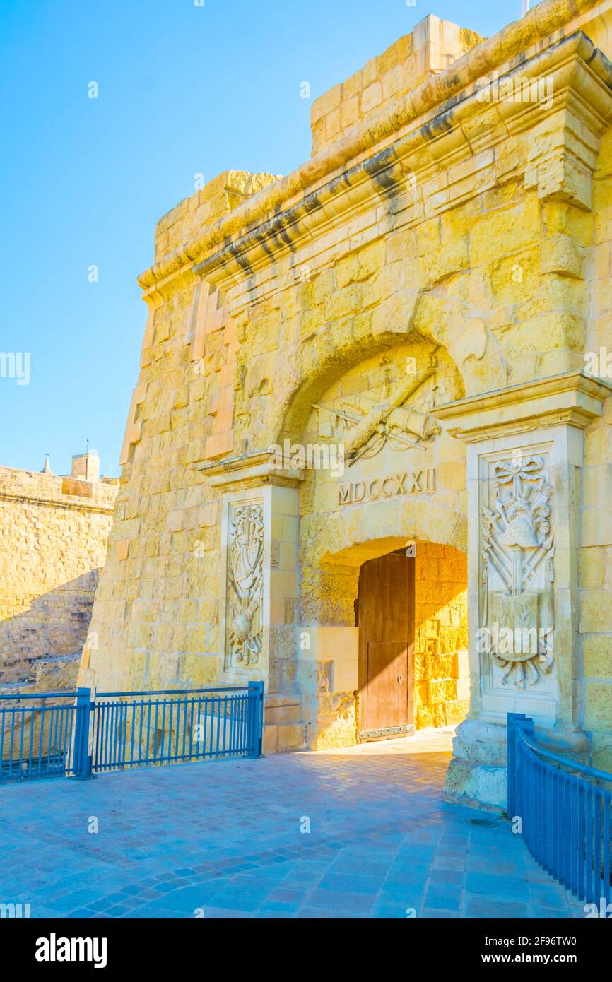 View of a medieval gate in Birgu, Malta Stock Photo - Alamy