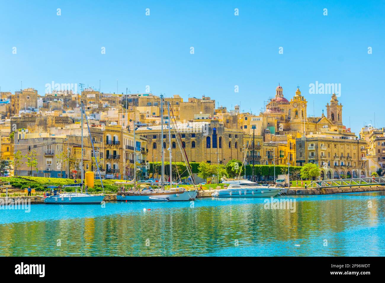 Coastline of Senglea town in Malta Stock Photo - Alamy