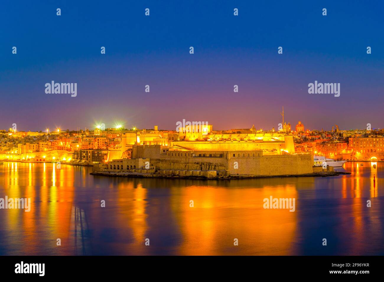 Night view of the Fort St.Angelo in Birgu, Malta Stock Photo - Alamy