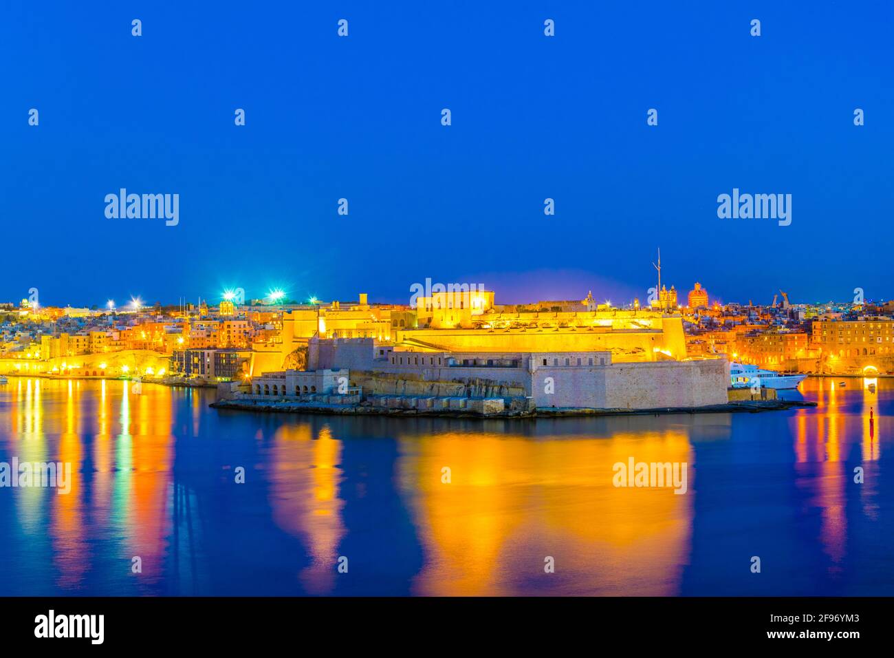 Night view of the Fort St.Angelo in Birgu, Malta Stock Photo - Alamy