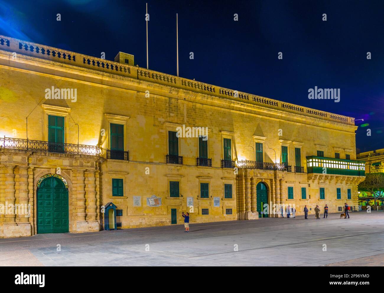 Night view of Grandmaster palace in Valletta, Malta Stock Photo - Alamy