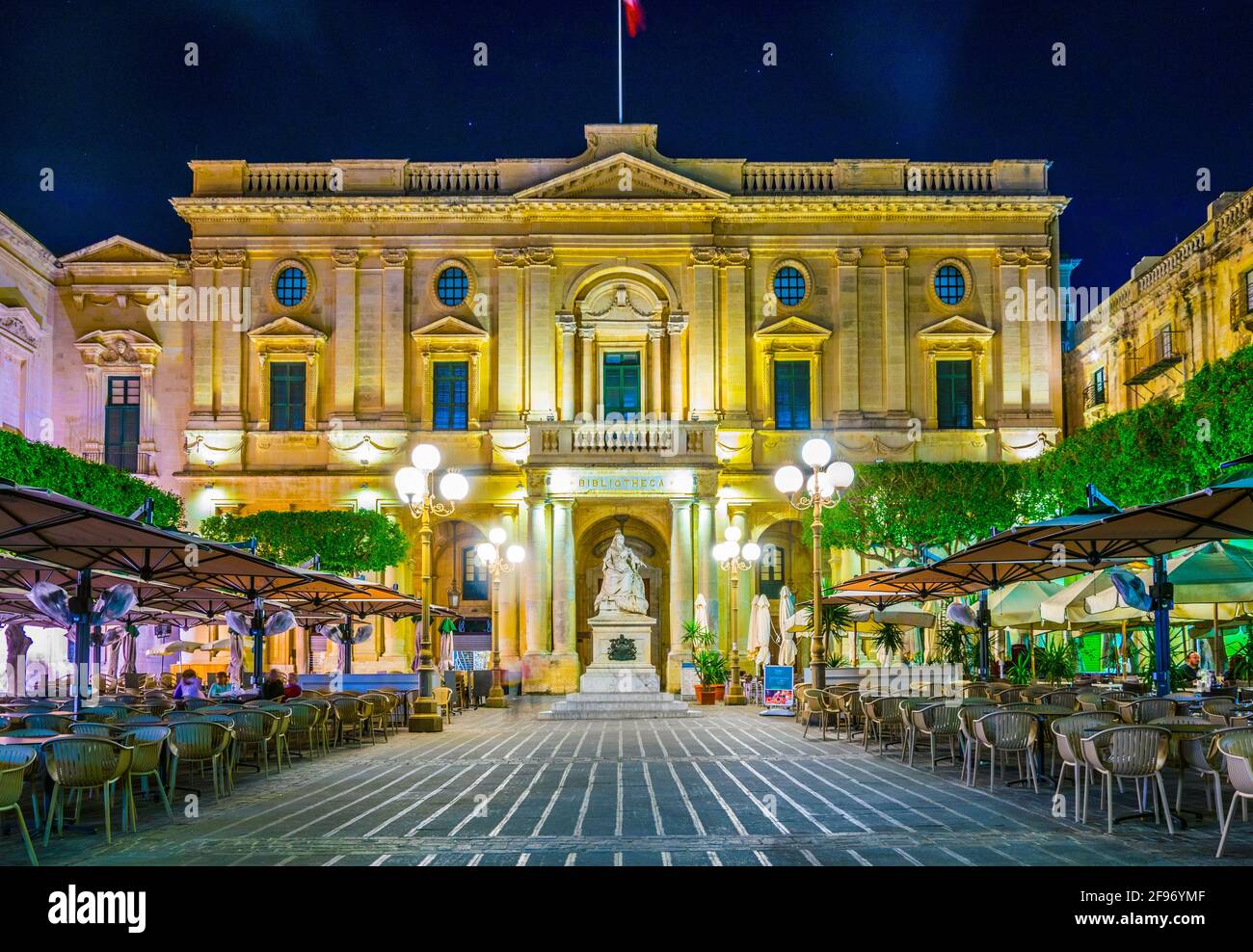 Night view of the national library in Valletta, Malta Stock Photo - Alamy
