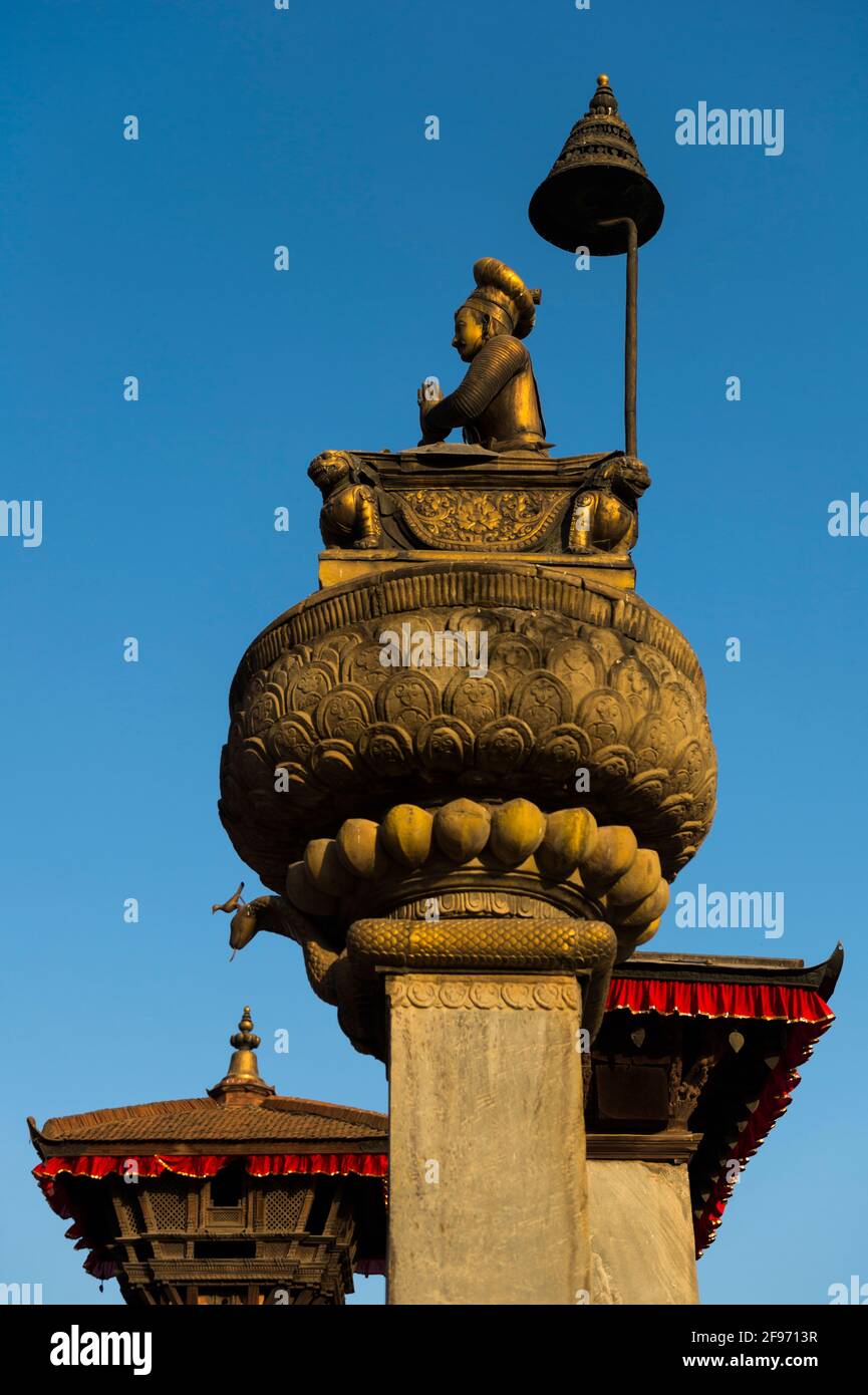 Cloisters architecture square hi-res stock photography and images - Alamy