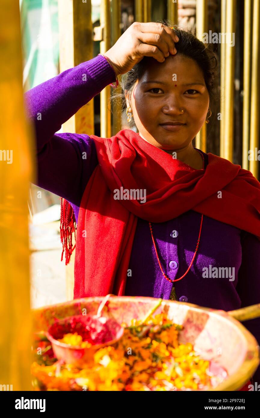 Hindu home shrine hi-res stock photography and images - Alamy