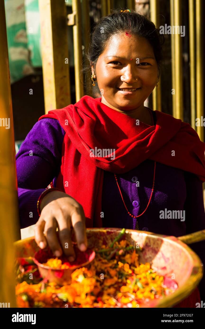 Hindu home shrine hi-res stock photography and images - Alamy
