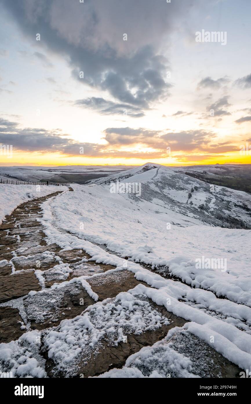 Winding hill footpath hi-res stock photography and images - Alamy